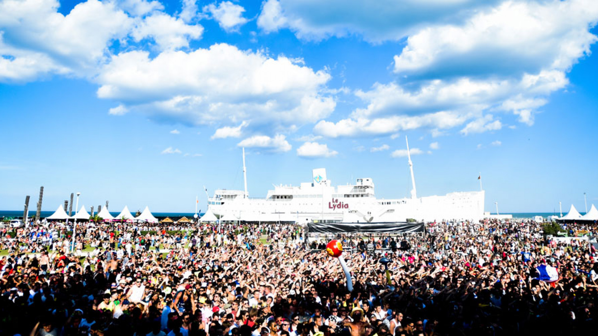 Electrobeach | Festivals | Escapism Magazine