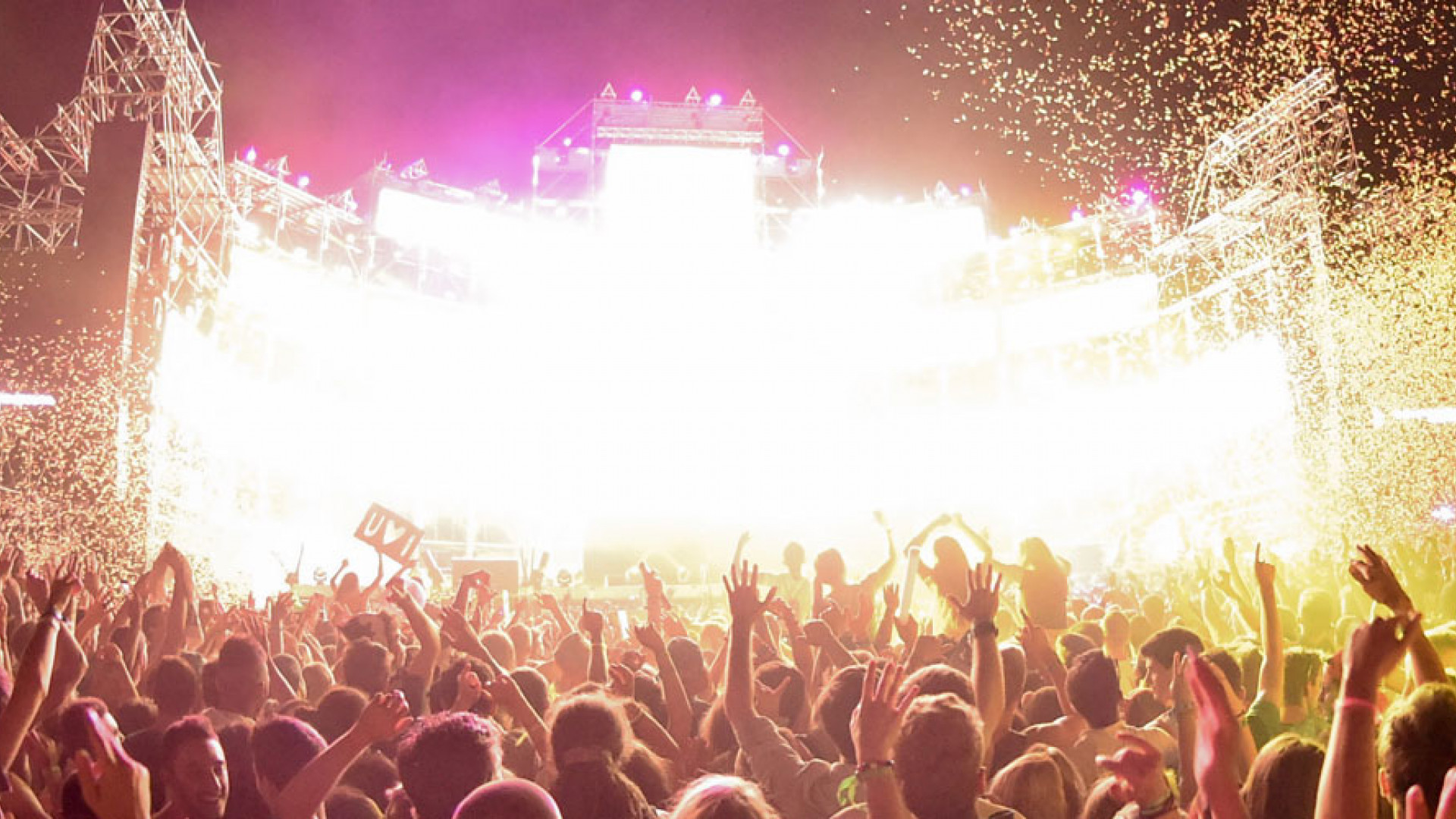 Electrobeach | Festivals | Escapism Magazine